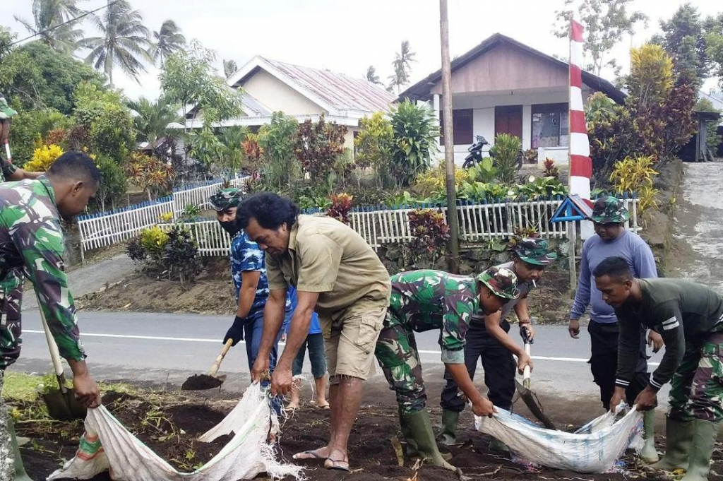 Lestarikan Nilai Sejarah dan Kemanunggalan TNI-Rakyat Melalui TMMD Lestarikan Nilai Sejarah dan Kemanunggalan TNI-Rakyat Melalui TMMD
