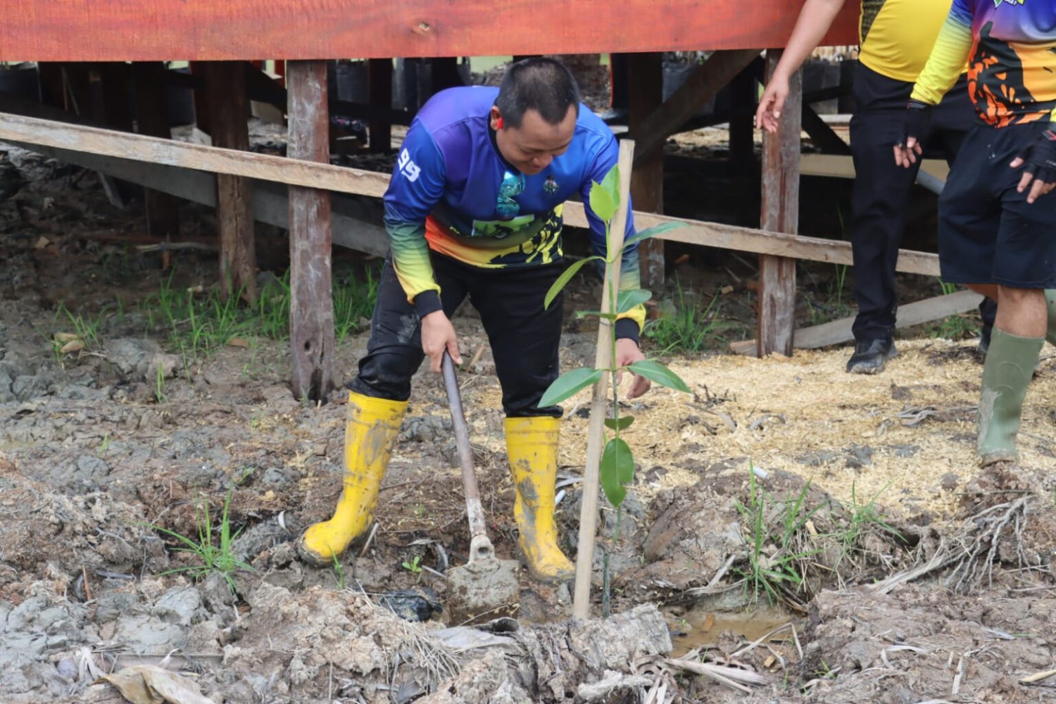 Kapolres Tanjab Barat Pimpin Penanaman 150 Bibit Buah Sambut Hari Pohon ...